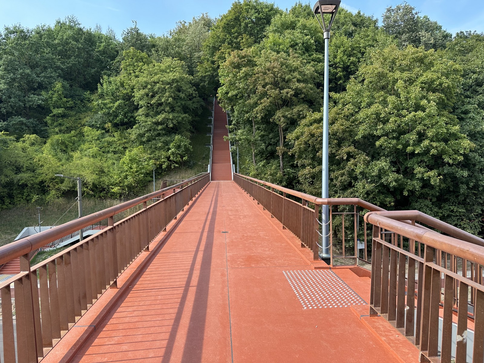 PĖSČIŲJŲ VIADUKAS PER GELEŽINKELĮ, KAUNAS, LIETUVA — Projektas — Velve ...